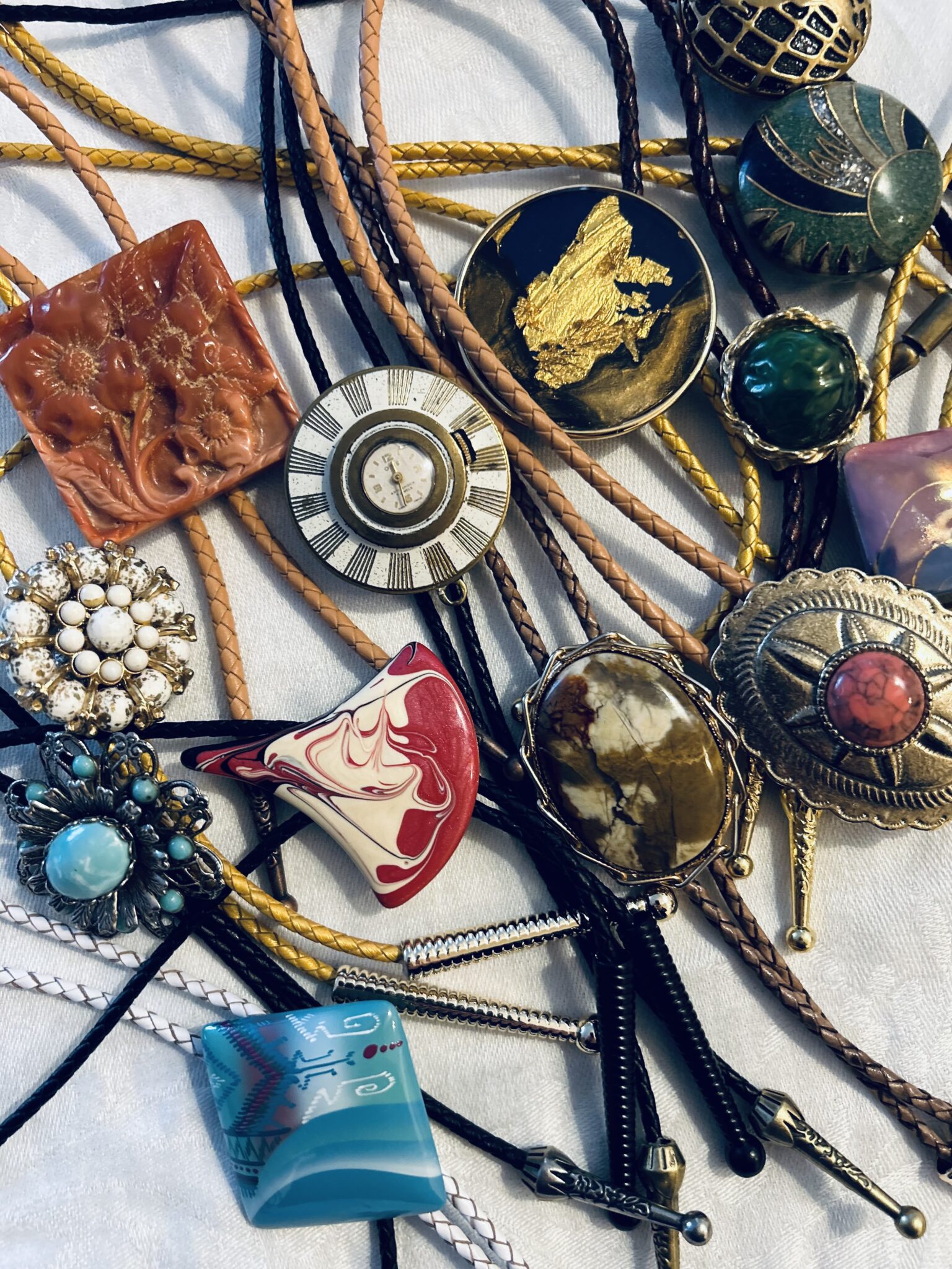 Make your own easy DIY bolo tie from vintage jewelry - Nana Jana